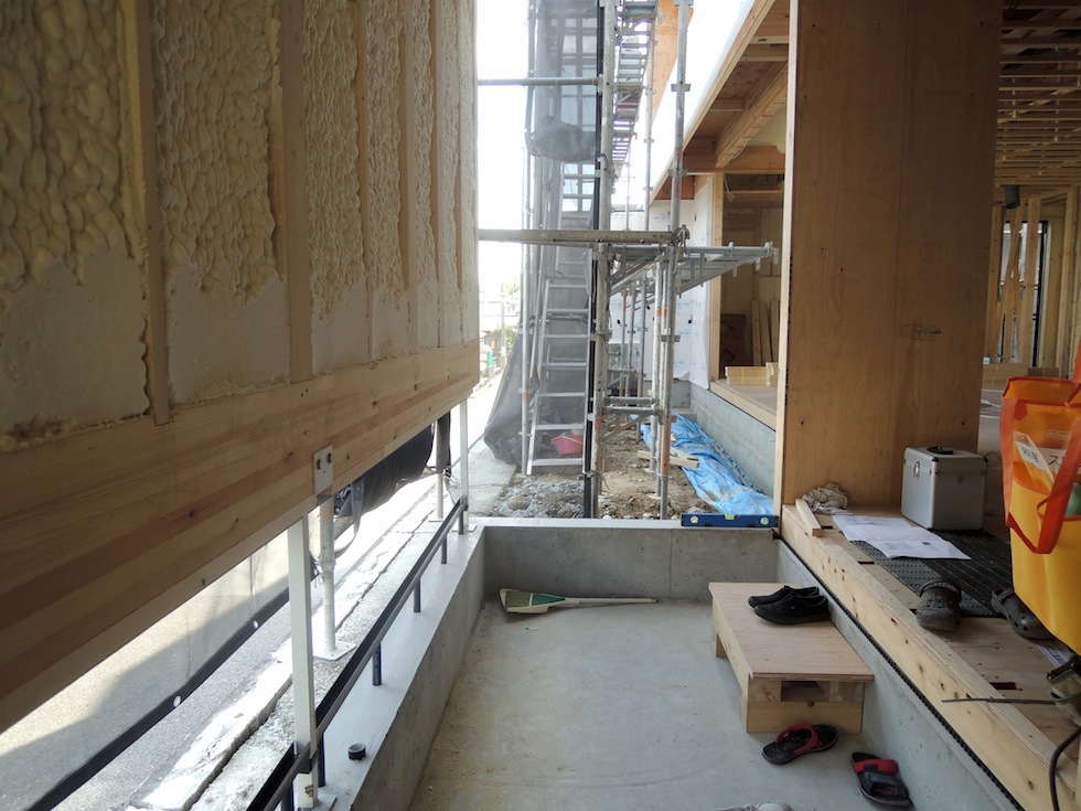 吹付断熱完了／大阪府大阪狭山市 | 大阪 神戸 京都の建築家|近藤晃弘建築都市設計事務所|住宅設計